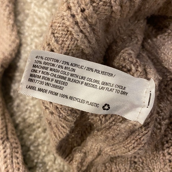 Universal Thread | Sweaters | Neutral Vneck Sweater | Poshmark